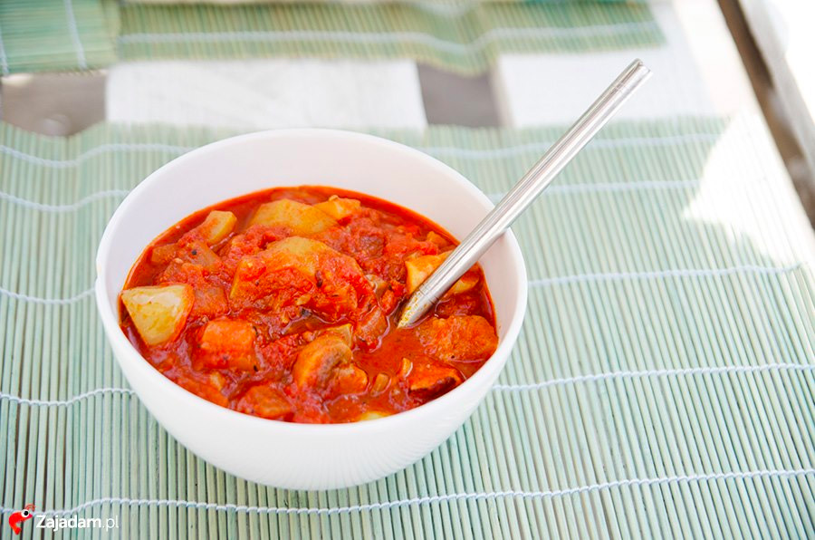 Letcho with courgettes and sausages - recipe